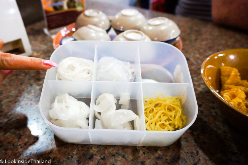 What is Kuay Tiew? Noodle Soup Thailand - Look Inside Thailand