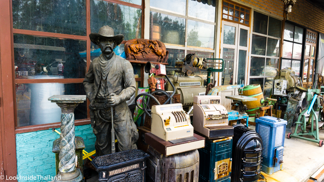 BEST Bangkok Night Market: "Talad Rod Fai" Train Market - Look Inside ...
