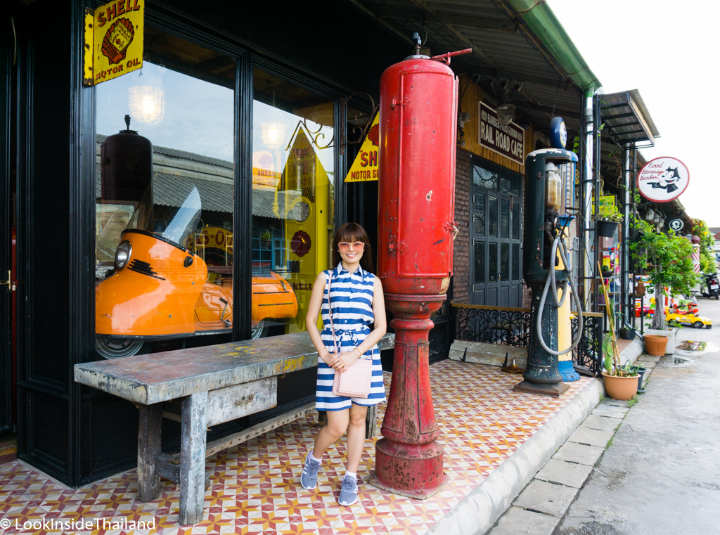 BEST Bangkok Night Market: "Talad Rod Fai" Train Market - Look Inside ...