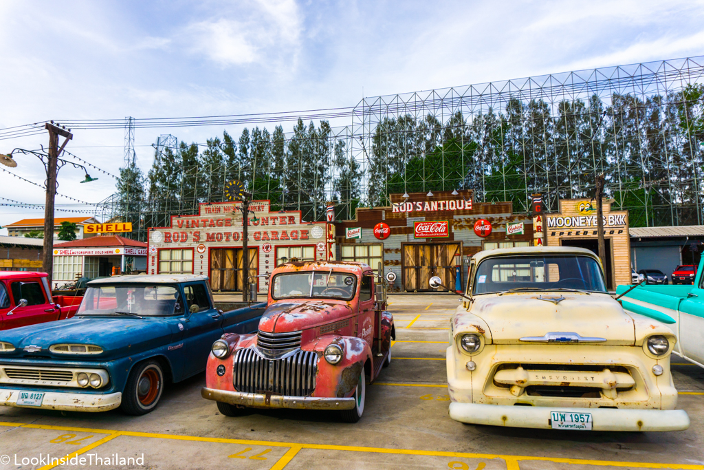 BEST Bangkok Night Market: "Talad Rod Fai" Train Market - Look Inside ...